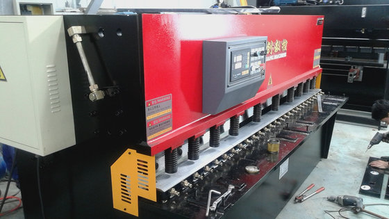 QC12Y- 6x4000 Hydraulic swing beam CNC shearing machine